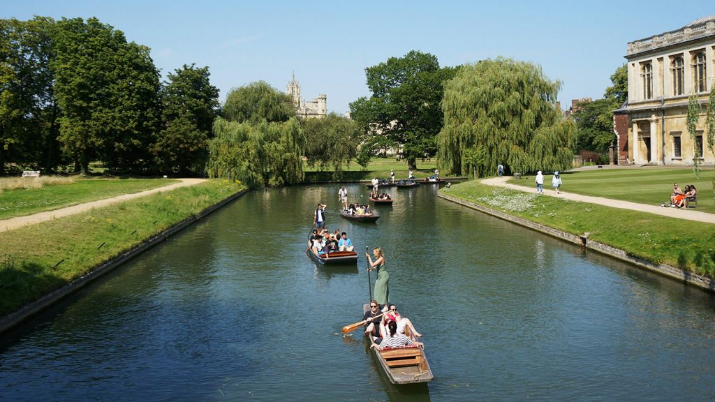 Cambridge City Centre Circular Walk – Colleges, The Backs & River Cam